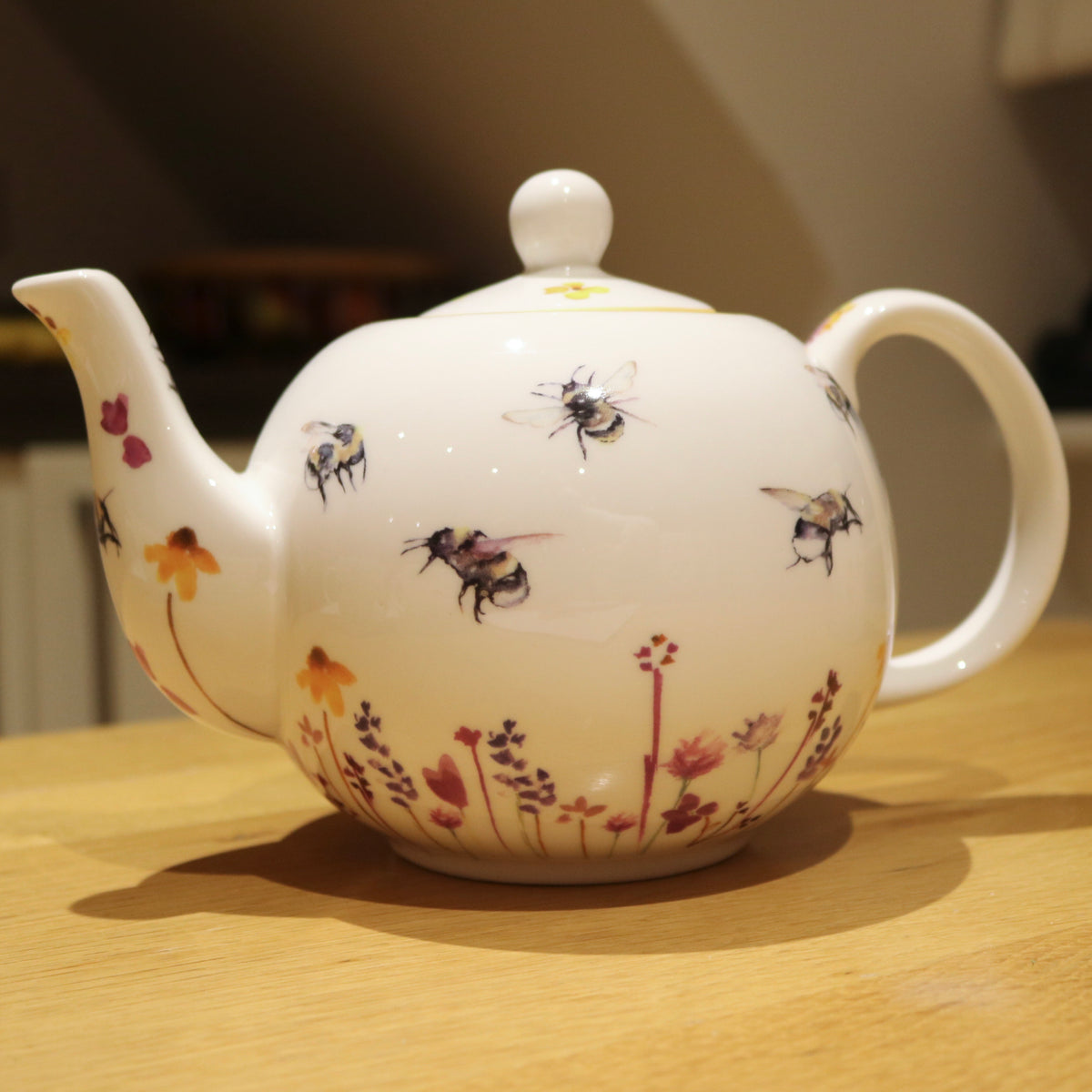 Busy Bee Tea Pot – MYSA Guernsey